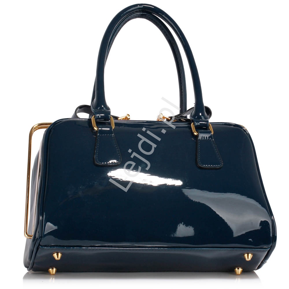 Granatowa lakierowana torebka ze złotym okuciem - Lejdi.pl